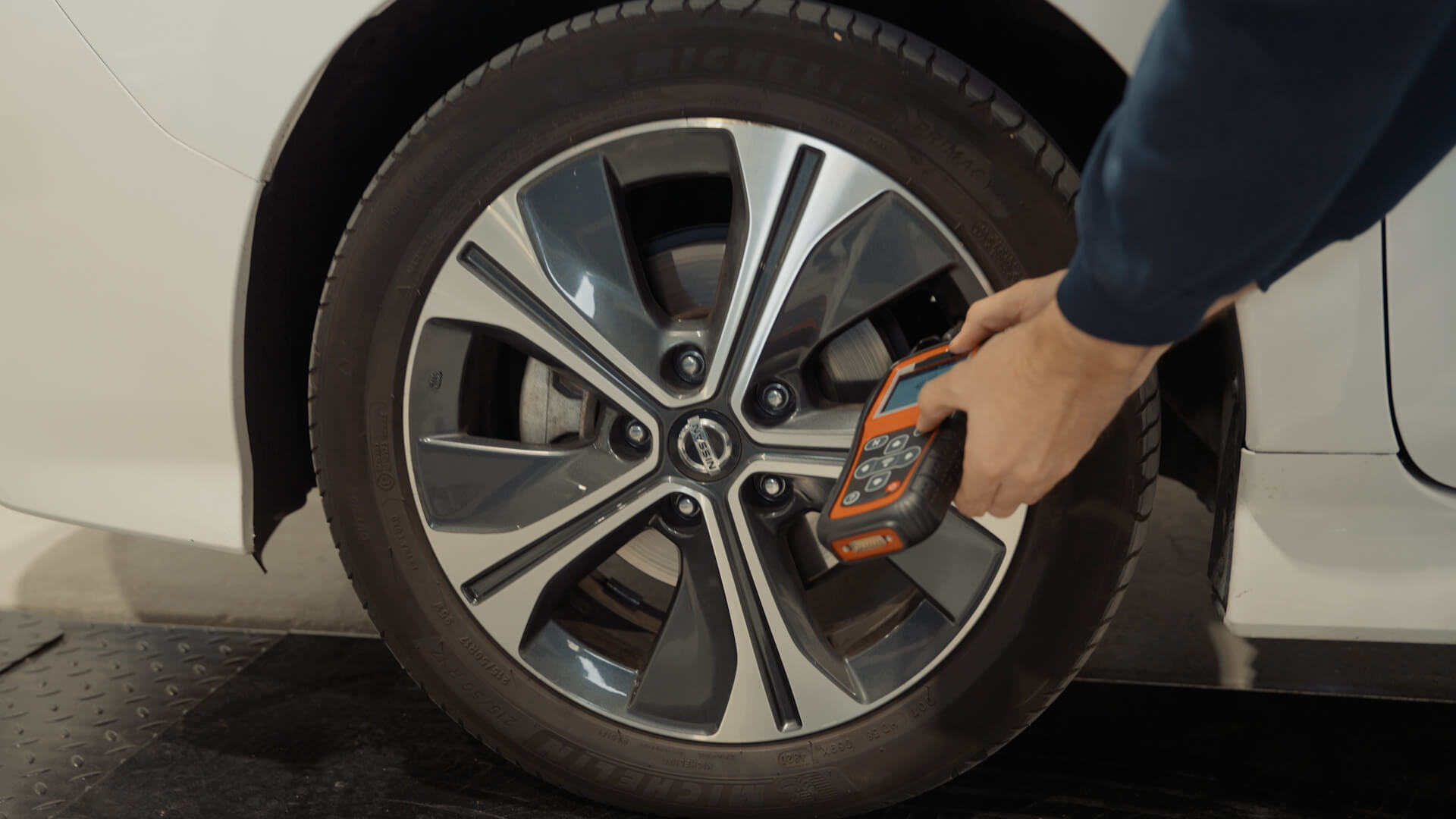 Comment programmer une valve TPMS sur une Nissan Leaf - Delphi Technologies